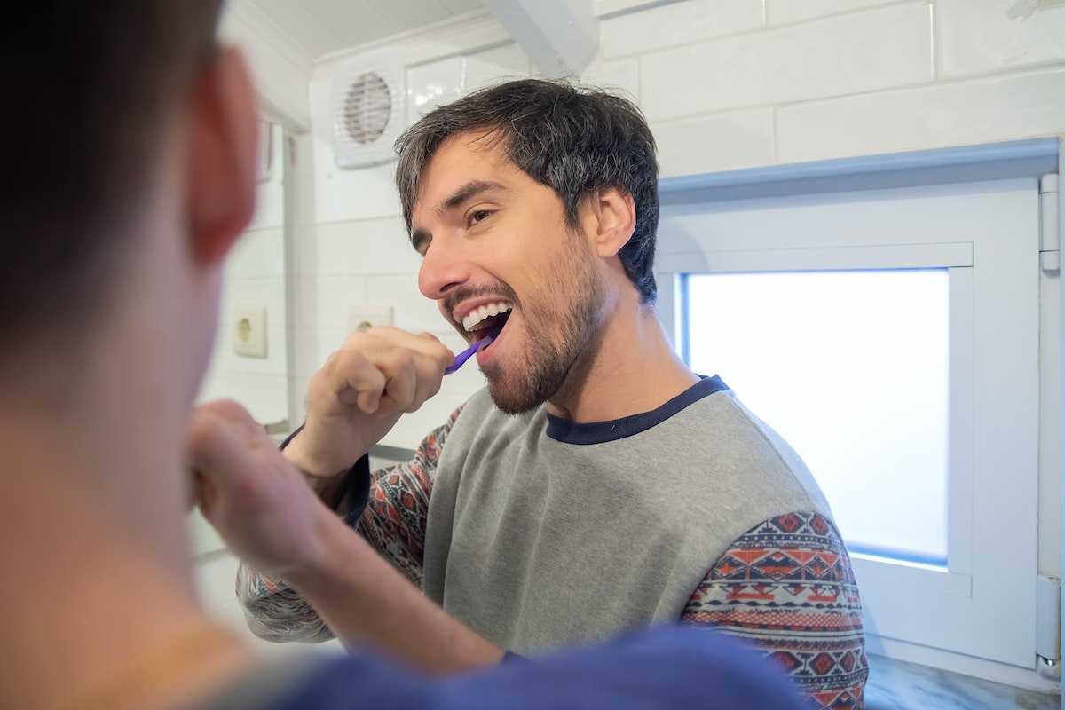 Here are 4 reasons a dentist recommends brushing your teeth daily ...